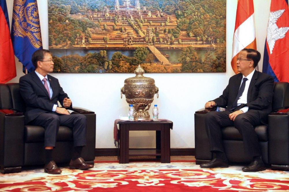 ឯកឧត្តមរដ្ឋមន្ត្រីក្រសួងពាណិជ្ជកម្ម ជួបពិភាក្សាការងារជាមួយ ...