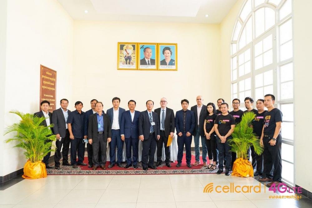 សែលកាតបរិច្ចាគគ្រឿងបរិក្ខារការពារសុវត្ថិភាពជូនដល់ក្រសួងប្រៃសណីយ៍និងទូរគ ...