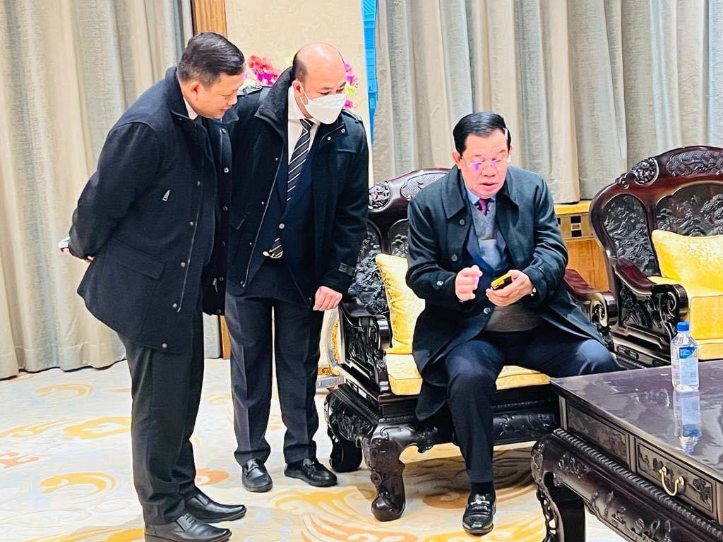 សម្តេចតេជោទុកពេល ៧២ម៉ោង ឱ្យសារព័ត៌មាន VOD សូមទោសរឿងផ្សាយថា លោក ហ៊ុន ម៉ាណែត ចុះហត្ថលេខាផ្តល់ជំនួយ ...