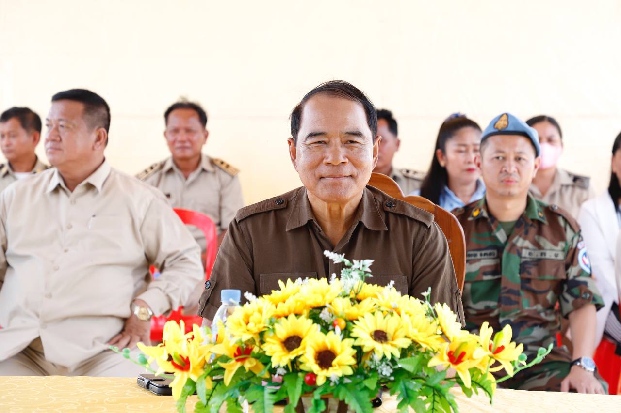 ឯកឧត្តម លី ធុជ ...