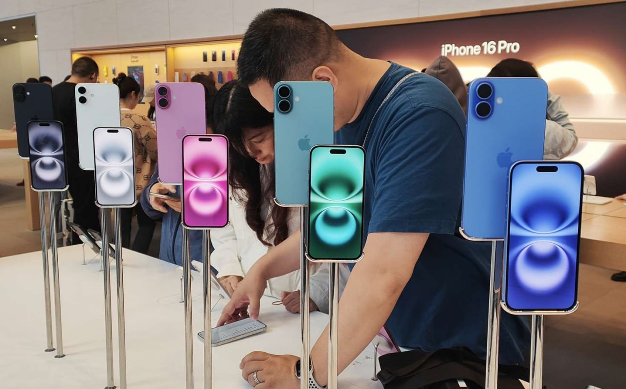 ឆ្នាំមុន iPhone លក់បានលុយត្រឹម ៦៩ ពាន់លានដុល្លារប៉ុណ្ណោះ ទោះបំពាក់ AI AMS Central