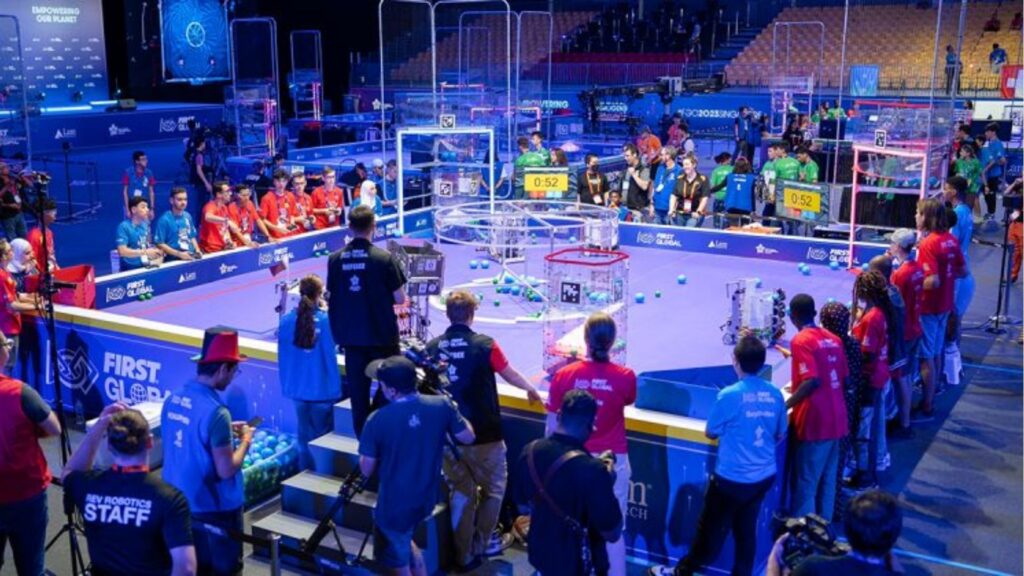 អតីតសិស្ស E2Stem នឹងជួយ បង្វឹកសិស្សវិទ្យាល័យក្នុង ការ ចូលរួមប្រកួត រ៉ូបូទិក