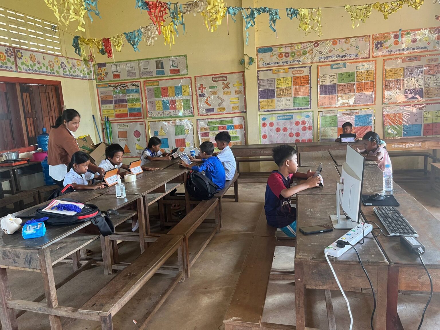 ក្រសួងអប់រំបង្ហាញពីកម្មវិធីសិក្សាអនឡាញឥតគិតថ្លៃ ដល់សិស្សភៀសសឹក