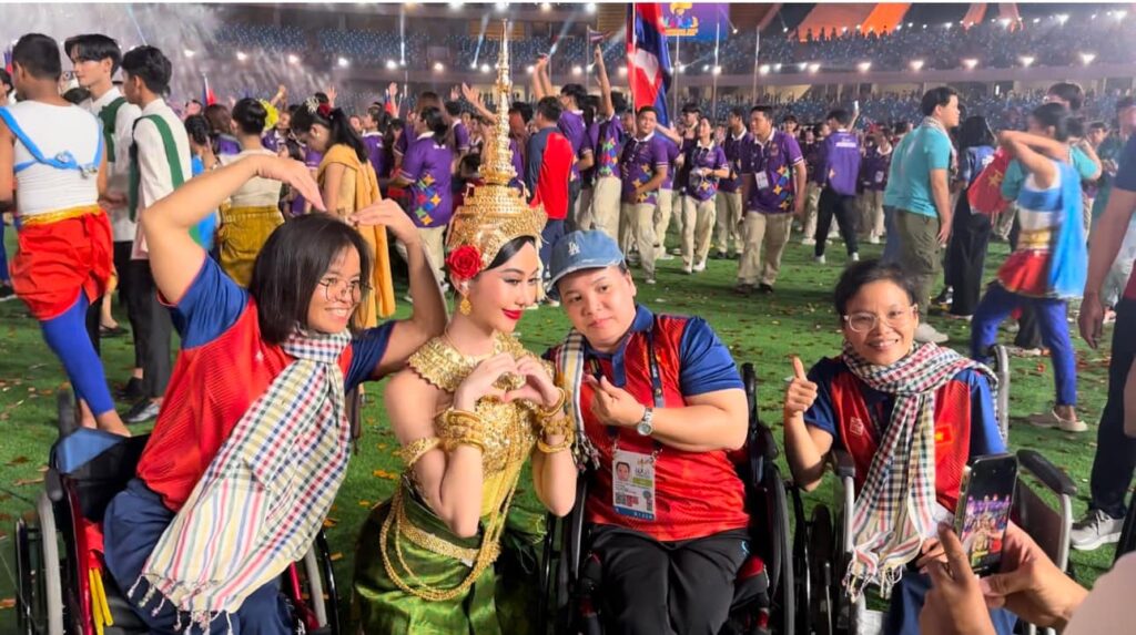 ធ្លាប់ឃើញស្លៀកពាក់បែបសម័យ ដល់គ្រងឈុតបុរាណ Fi yata ស្អាតដូច