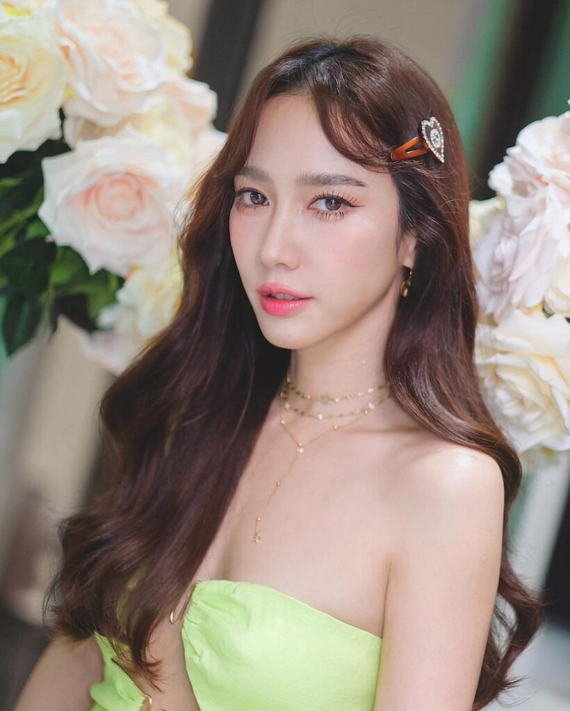 តម្លៃខ្លួនកប់ពពក ឯជំនួញក្នុងដៃ Aum Patcharapa ក៏មិនធម្មតា