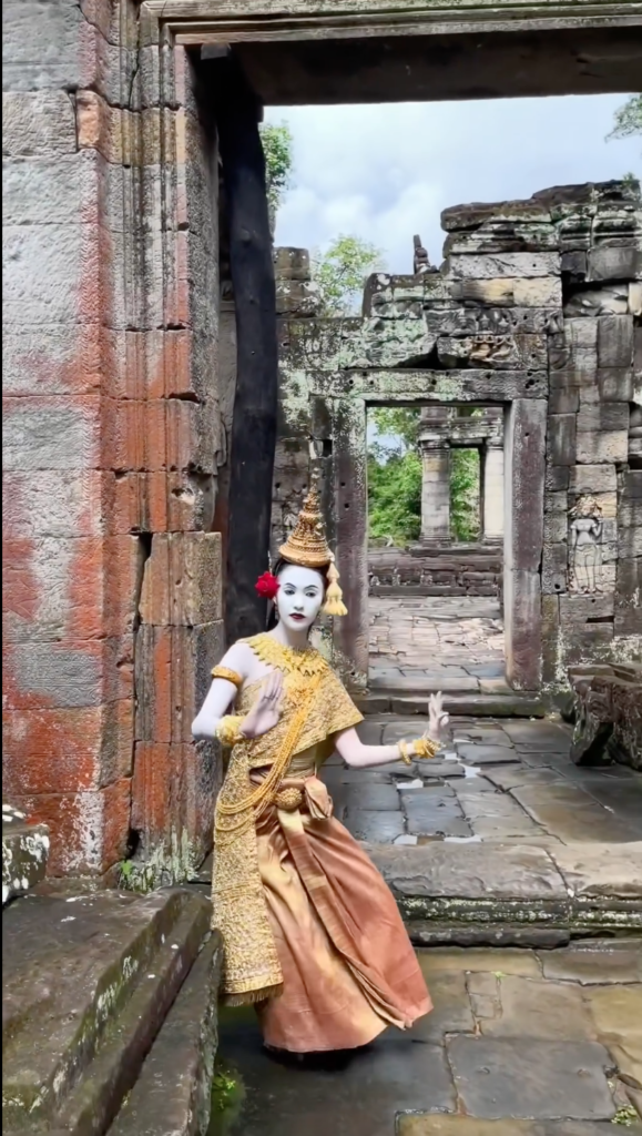 Kon Ant បង្ហាញក្បាច់រាំល្វត់ល្វន់ជាង ៣ នាទី បង្កើតផ្ទាំងទស្សនីយភាព