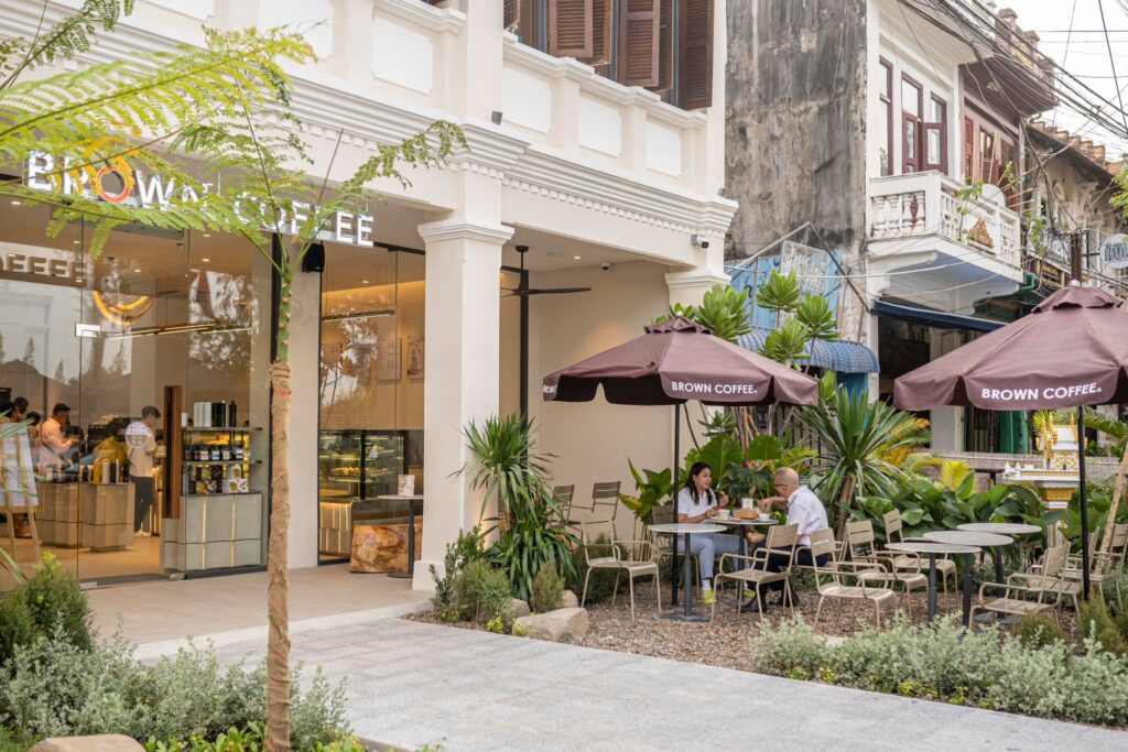 ប្រោន ច្នៃអគារចាស់បែបបារាំង ក្លាយជាហាងកាហ្វេទំនើប ស្អាតបែប