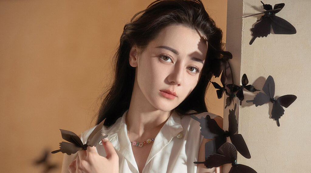 ស្រស់ស្អាតតាំងពីនៅក្មេង! រូបភាព Dilraba កាលនៅតូចមុខមាត់គួរឲ្យ..