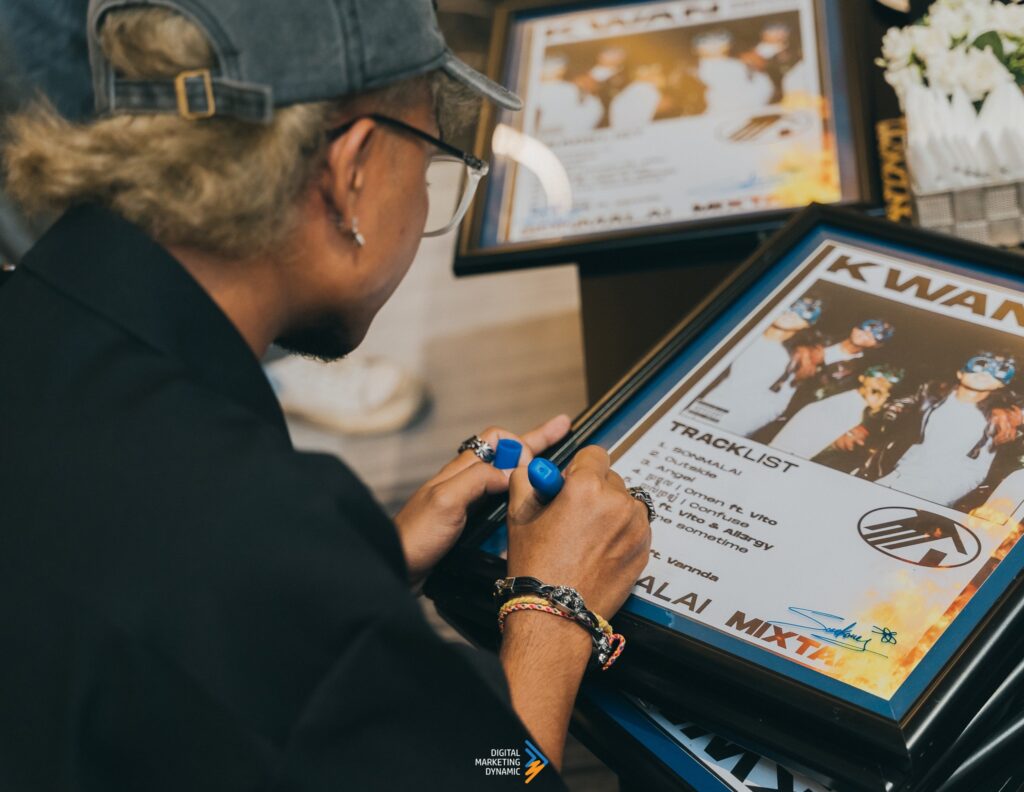 KWAN ម្ចាស់បទ "នឹក" ត្រូវ វណ្ណដា និង Rapper ល្បីៗសរសើរពេញៗមាត់