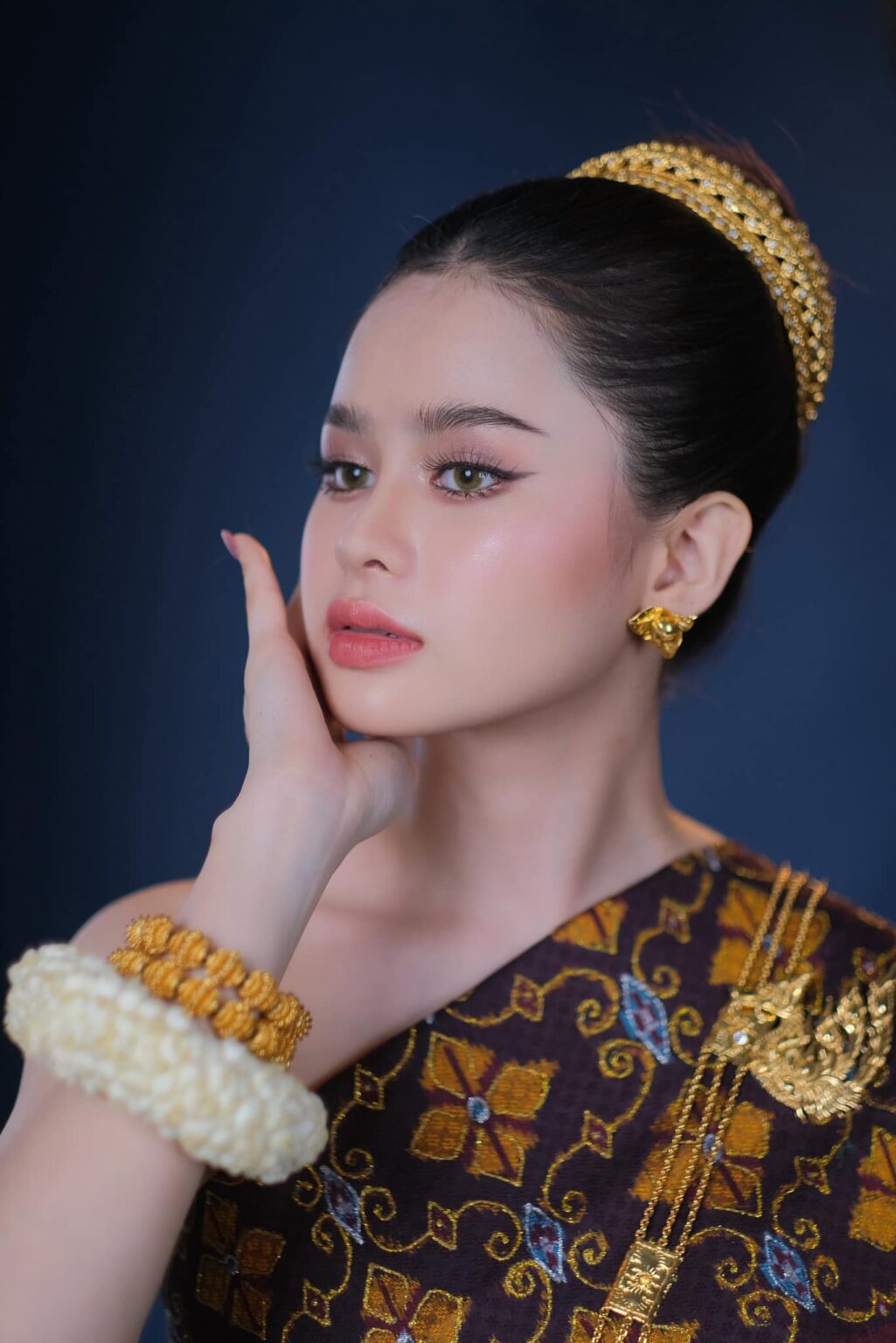 គ្មានទាស់! Laryn សង្សារសំណព្វចិត្ត វណ្ណដា ស្លៀកឈុតបែបប្រពៃណី ឃើញ