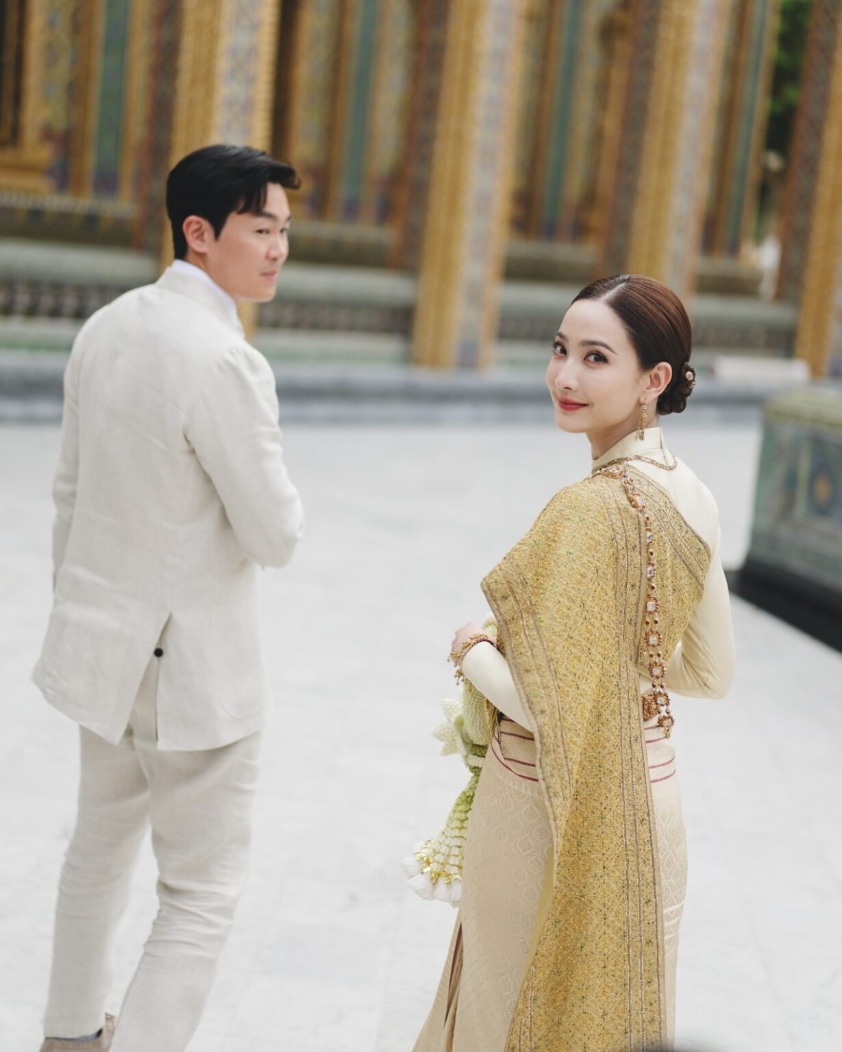 ស្វាមីភរិយាគូថ្មី! Taew Natapohn ដឹកដៃគូដណ្ដឹងចូលរោងមង្គល ក្រោម