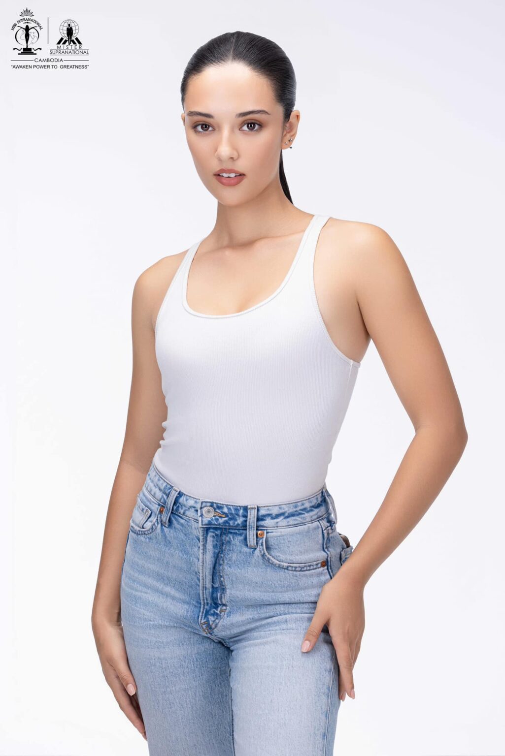 ថ្ងៃបំពាក់ឆៀង Sydney Marith នៅតែជ្រើសយកគ្រឿងអលង្ការបែបខ្មែរ