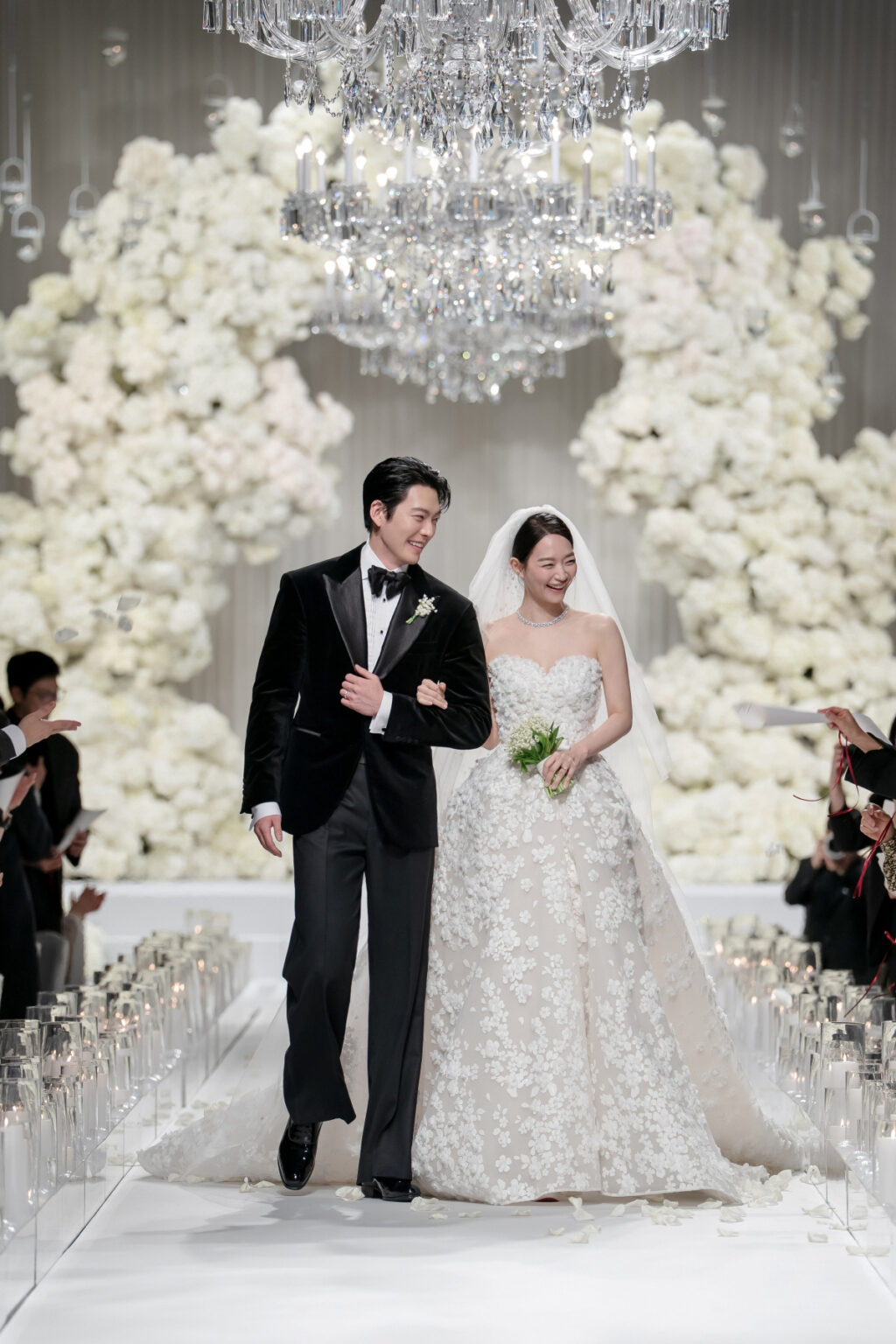 ចំណងដៃសប្បុរស! Kim Woo Bin និង Shin Min Ah បរិច្ចាគជាង ២សែន