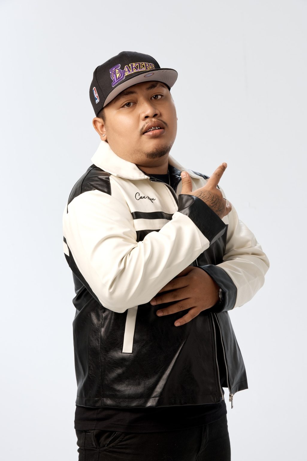 កៀកថ្ងៃពិសេស អលជ្ជី បង្ហាញមុខគូស្នេហ៍ មានទាំងវីដេអូ Pre-wedding